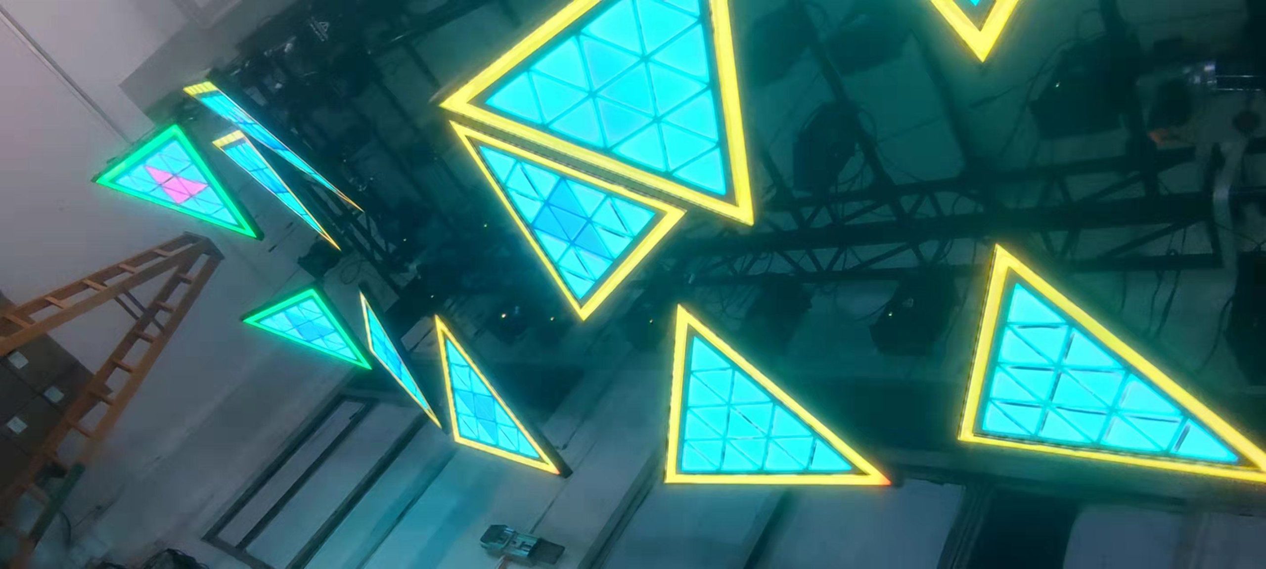 Motor Winch Kinetic Lighting System Lifting Triangle effect light ...