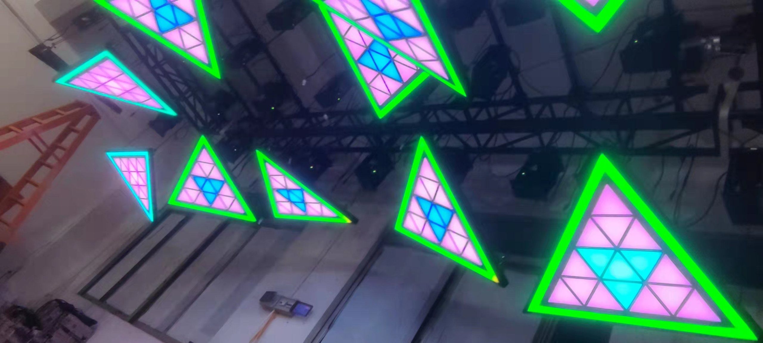 Motor Winch Kinetic Lighting System Lifting Triangle effect light ...